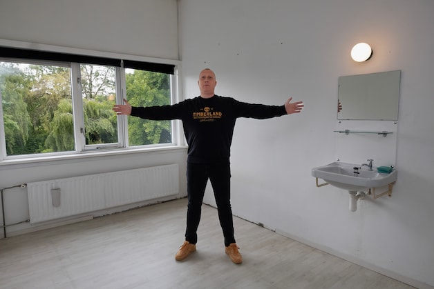 Edward (52) zit alleen in huis met 4 slaapkamers, maar mag niet ...