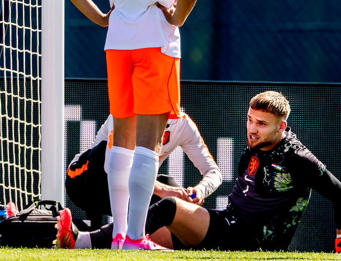 Oranje nog altijd zonder doelman Bart Verbruggen op het trainingsveld ...