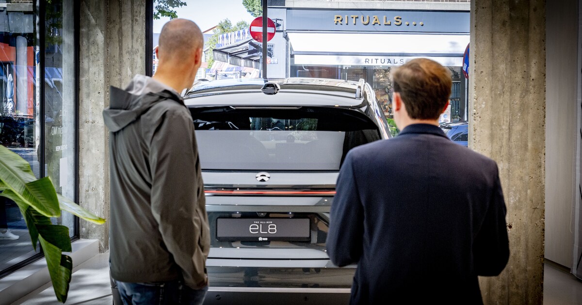 Vijftig jaar terug was modaal inkomen genoeg voor twee nieuwe auto's ...