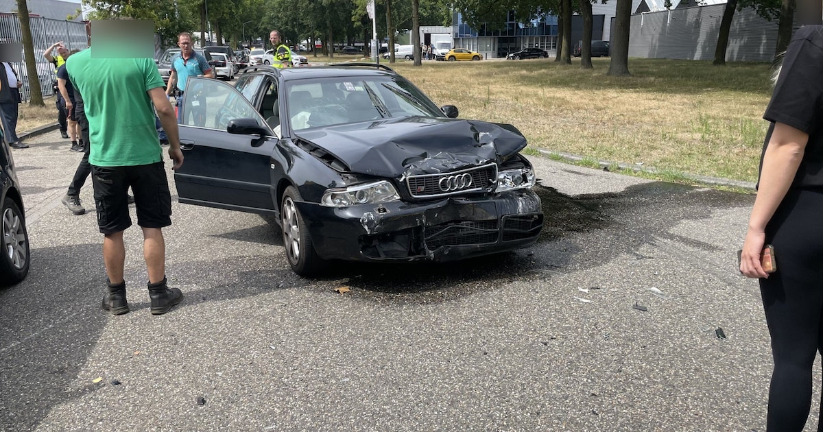 Bestuurder ziet auto over het hoofd bij uitrit in Helmond | 112 nieuws ...