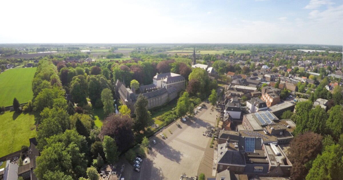 Paters 'tevreden' over verkoopprijs kasteel Gemert | Gemert-Bakel | ED.nl