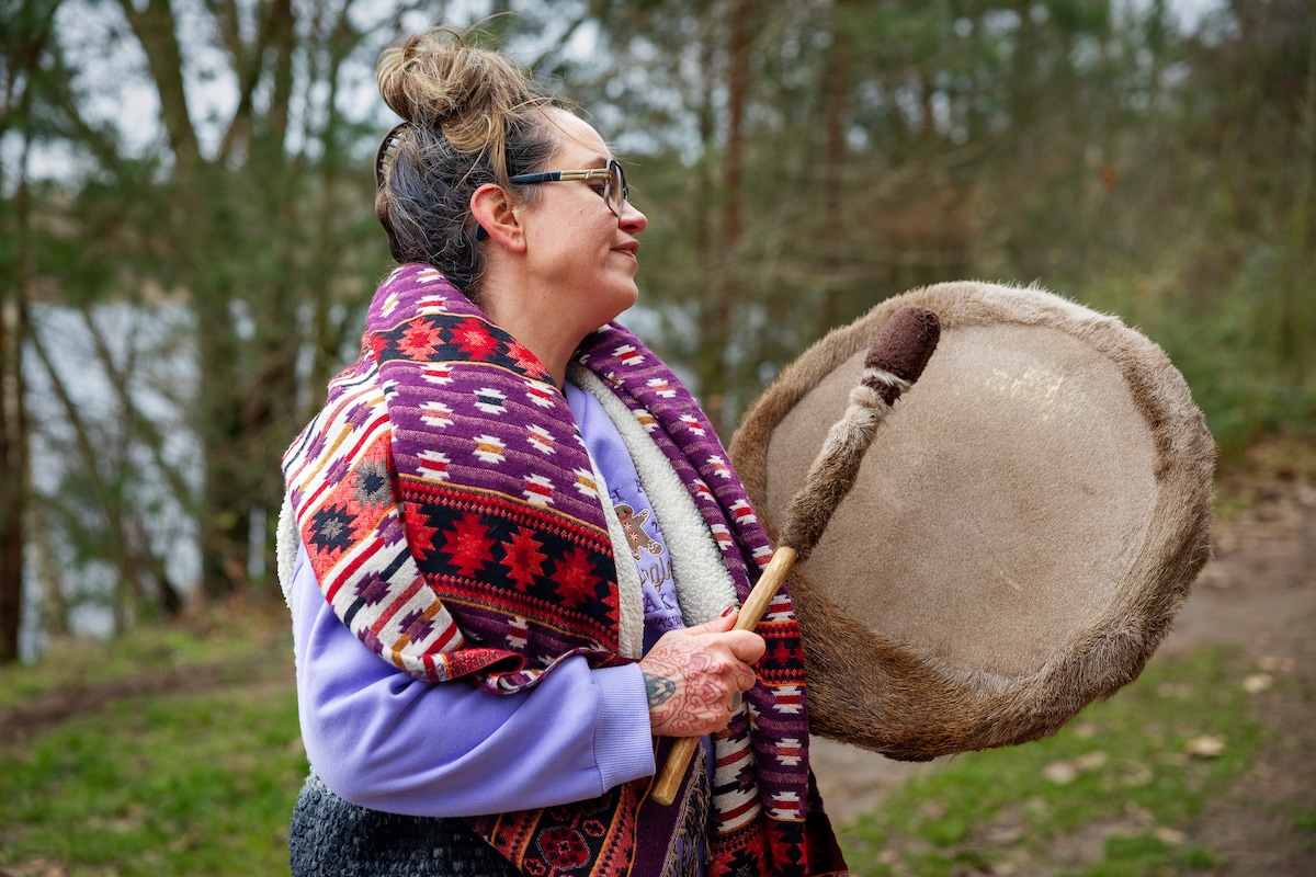 Deze bijzondere nieuwjaarsduik in Waalre ging wél door: Sisters of ...