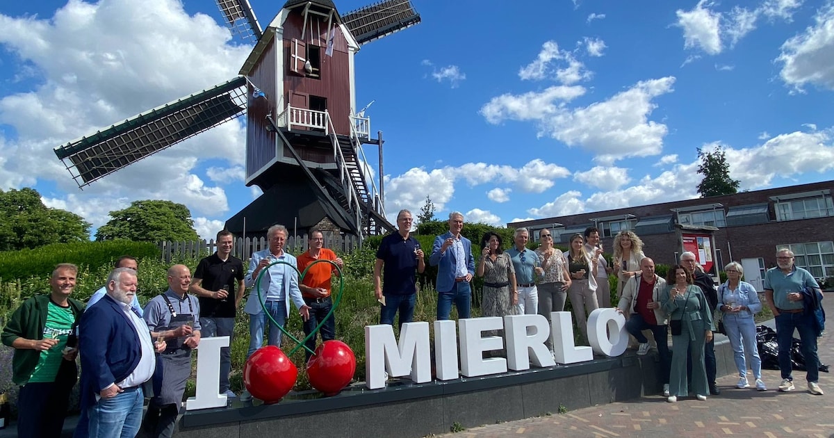 I Love Mierlo op het Molenplein als uiting van lokale trots | Geldrop ...