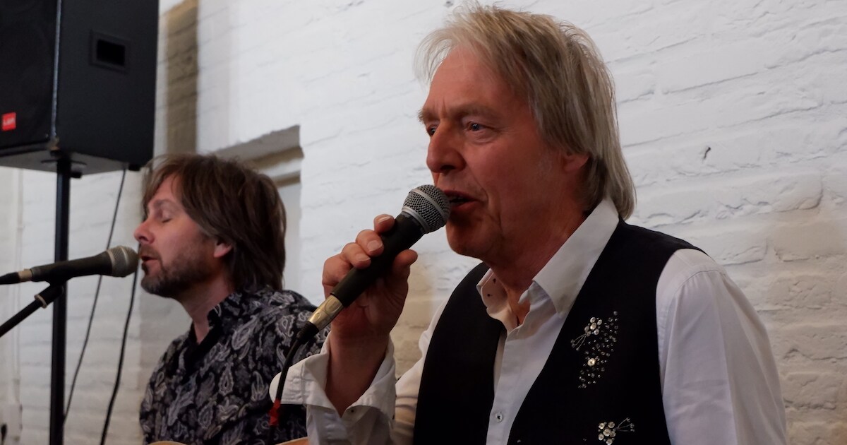 Zanger Bert Heerink in Witte Kerkje Ommel | Asten | ED.nl