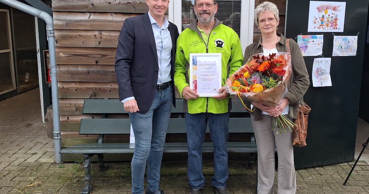 Dierverzorger Toon Verdonschot in Bergeijk onderscheiden | Regio | ED.nl