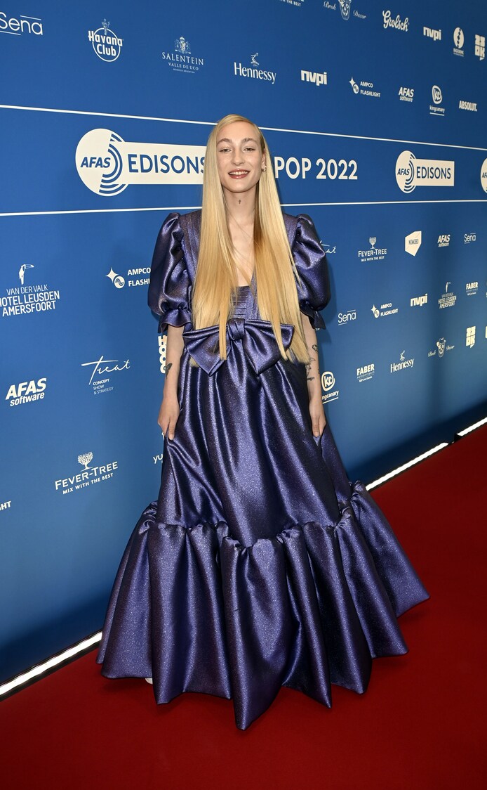 S10 draagt Viktor & Rolf op songfestival | Show | ed.nl