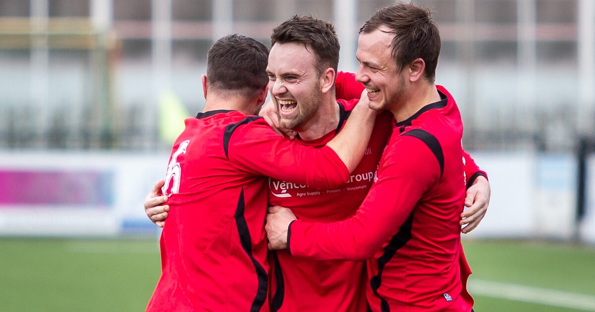 Niels Krekels opnieuw het goudhaantje voor EFC met vrije trap: ‘Die zat ...