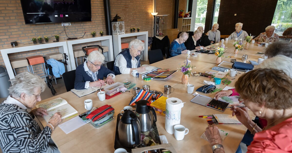 Elke woensdagochtend samen kleuren in Best: ‘Je moet wel je hersens ...