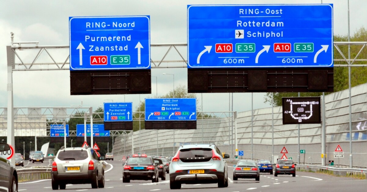 Weifelen bij het weefvak: wie heeft voorrang als twee auto’s tegelijk willen in- en uitvoegen ...