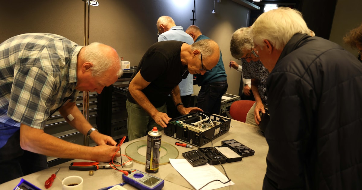 Repair Café Veldhoven met ASML-support | Regio | ED.nl