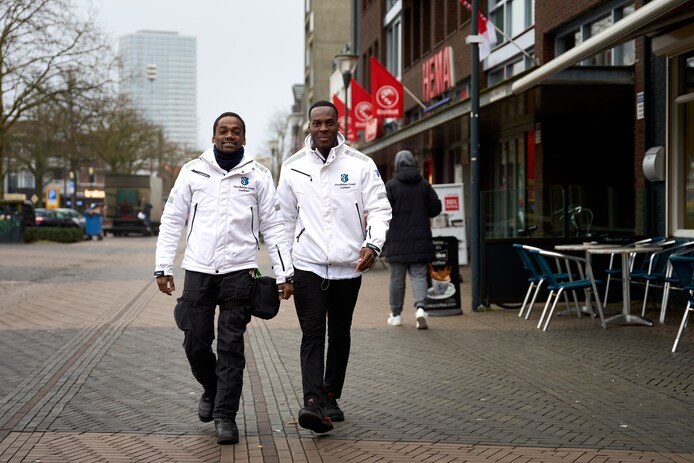 Witte jasjes veroveren ook de Kruisstraat en Woenselse Markt, rouw om ...