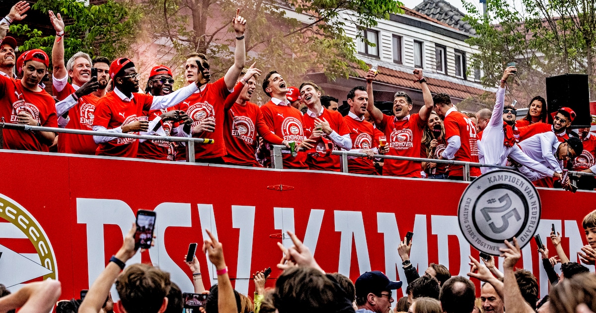 De platte kar: onmisbaar als PSV kampioen wordt, ook al reed ’ie ooit ...
