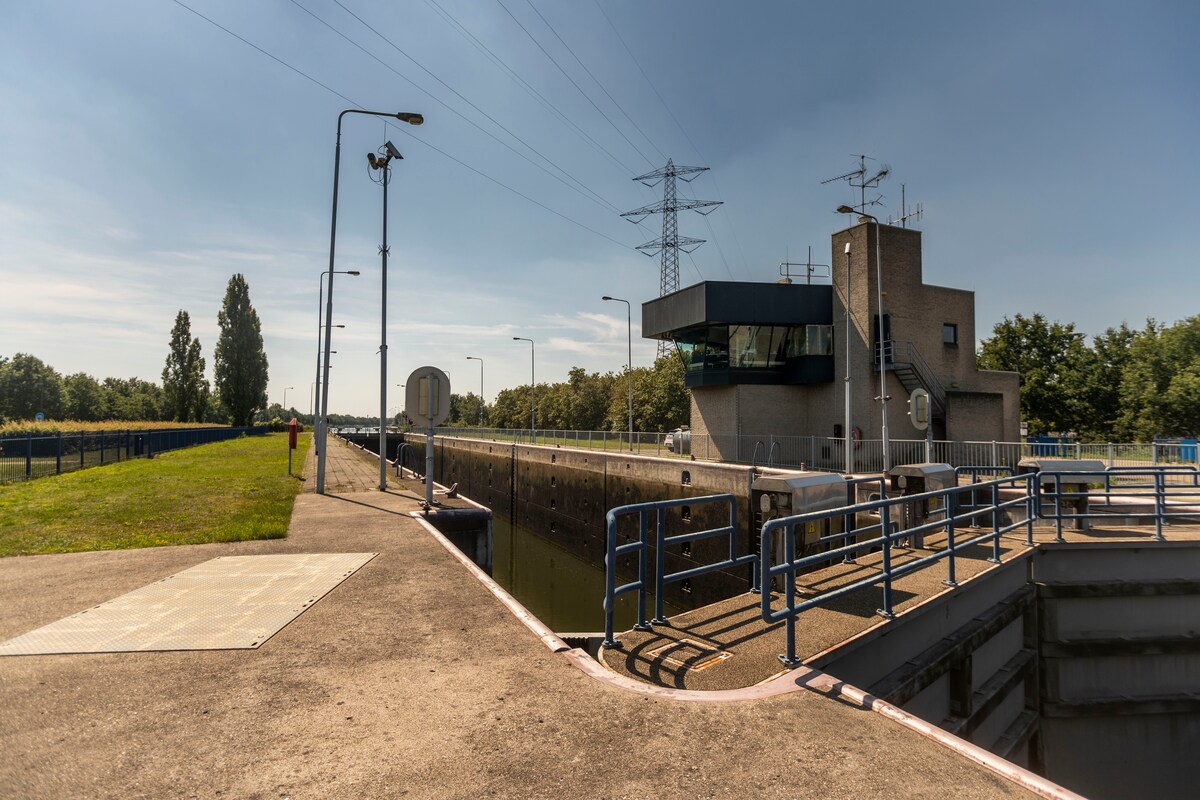 Werkzaamheden aan Sluis Helmond: nieuwe deuren en draaipunten | Helmond ...