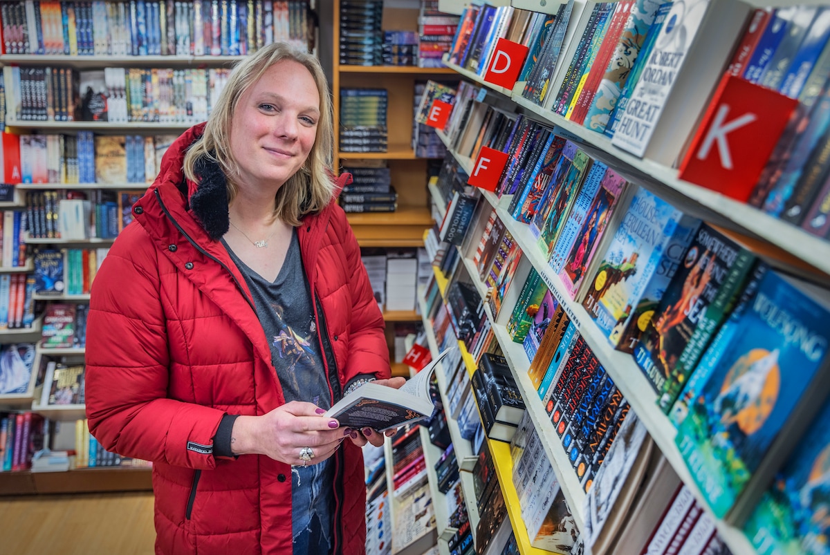 Polly (42) ging na jarenlange ontkenning dan toch in transitie: ‘Mijn ...