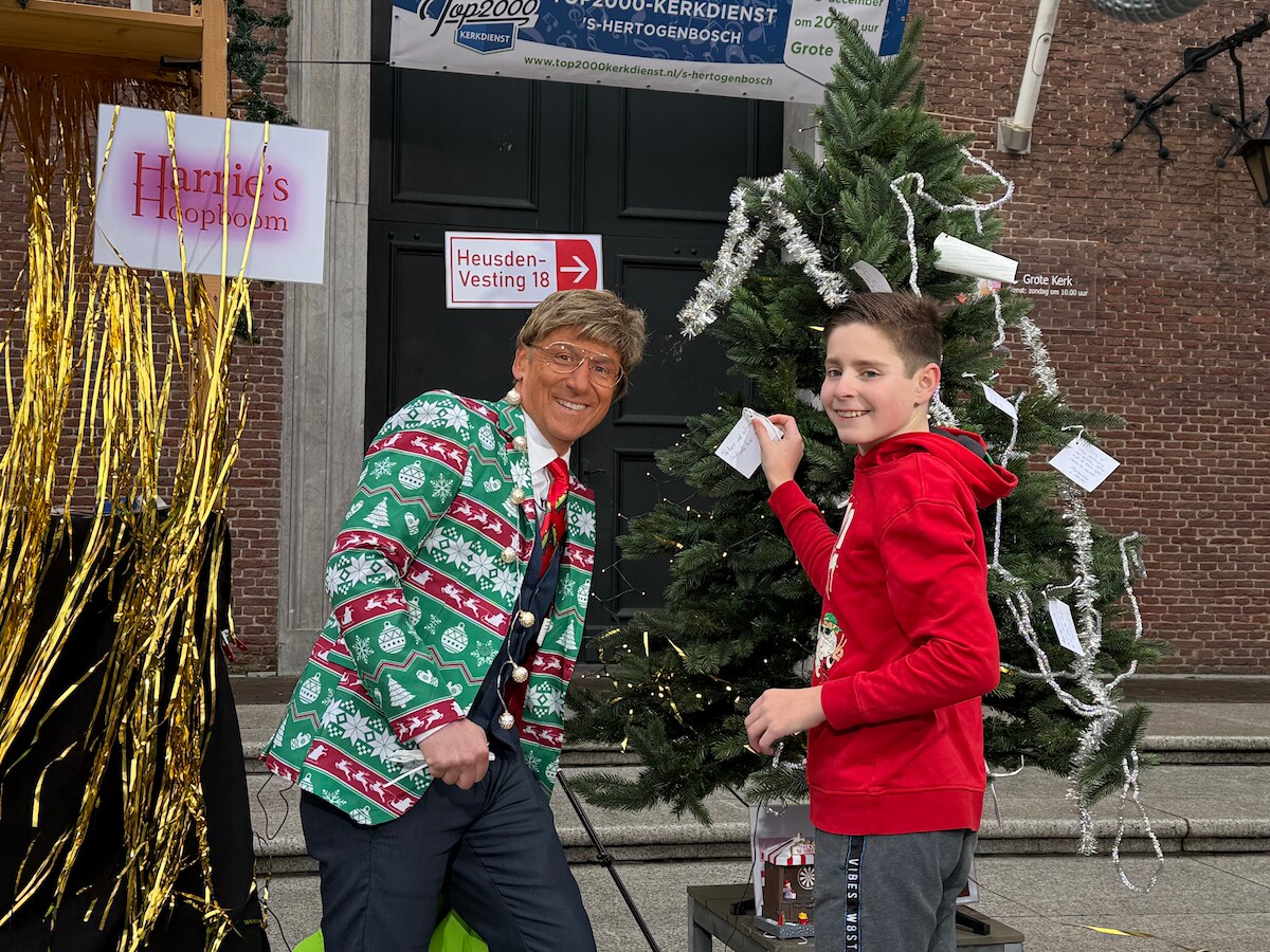 Kerstparodie ‘Harrie’s Hoopboom’ zorgt voor een lach én een traan in ...