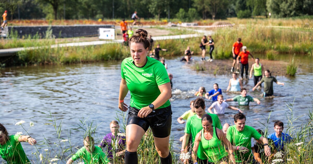 Ploeteren door water en modder in de Helmonds Braverun | Helmond | ed.nl