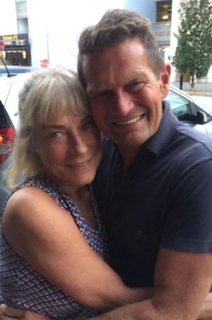 Als Ria (64) plots overlijdt, wordt haar man overspoeld met kaartjes: 'Ze gaf altijd alles weg ...