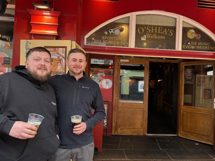 De ‘Rood-Witten’ van PSV en ‘Reds’ van Liverpool lopen gemoedelijk door ...