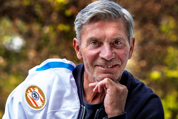 Hoe dé recordkampioen van PSV uiteindelijk botste met trainer Aad de Mos: ‘Zoiets doe je niet ...