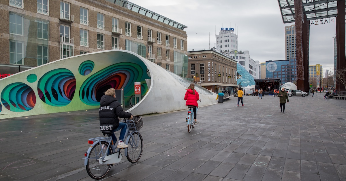 Ingang fietsenstalling 18 Septemberplein in centrum Eindhoven dicht om ...