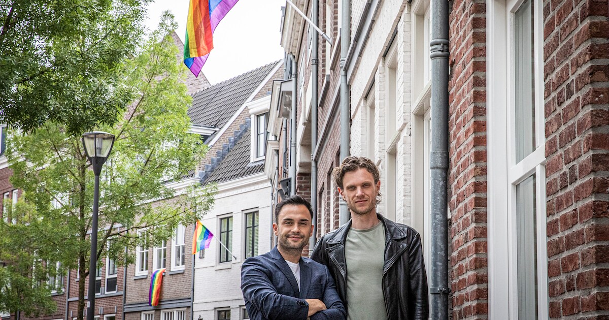 Pridevlag van Deniz en Jesse werd verbrand, buurt komt voor hen op ...