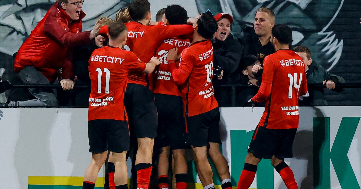 Helmond Sport verslaat ADO na knotsgekke slotfase: winnende goal én rode kaart voor Van den Hurk ...