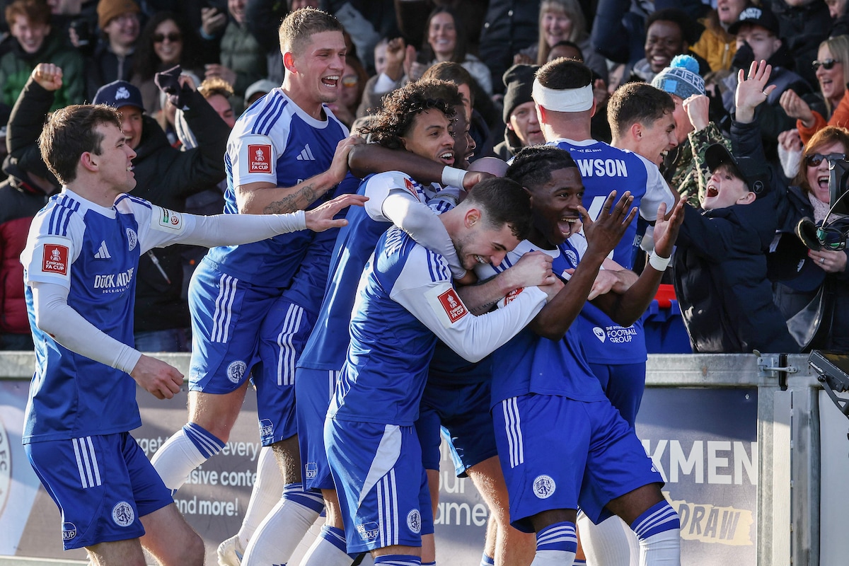 Megastunt in Engeland: zesdeklasser Macclesfield knikkert ...