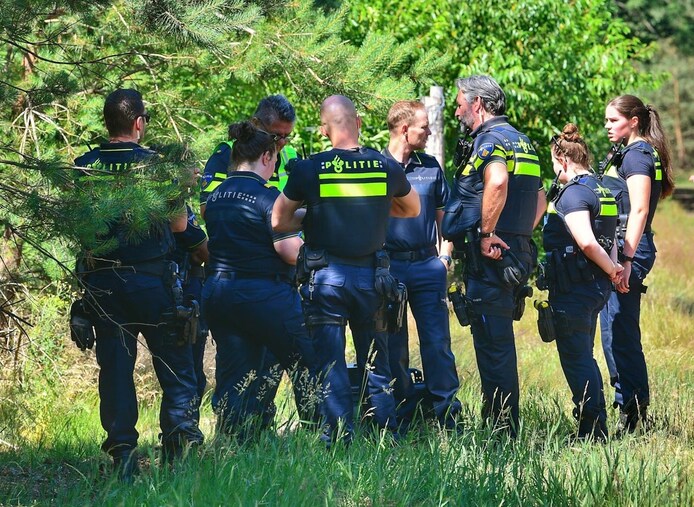 Wandelaar vindt telefoon van vermiste Annette (59) en neemt die mee ...