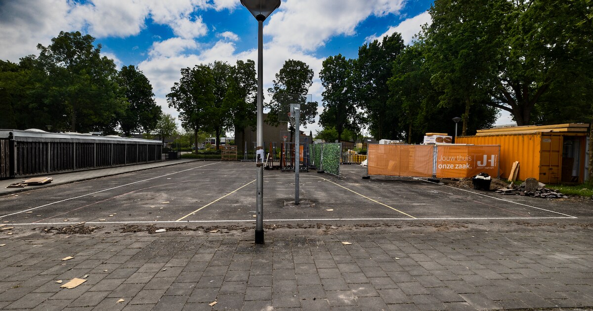 Renovatie Helmondse Planetenbuurt is voor bewoners doffe ellende: ‘Blij dat het mooi weer is ...
