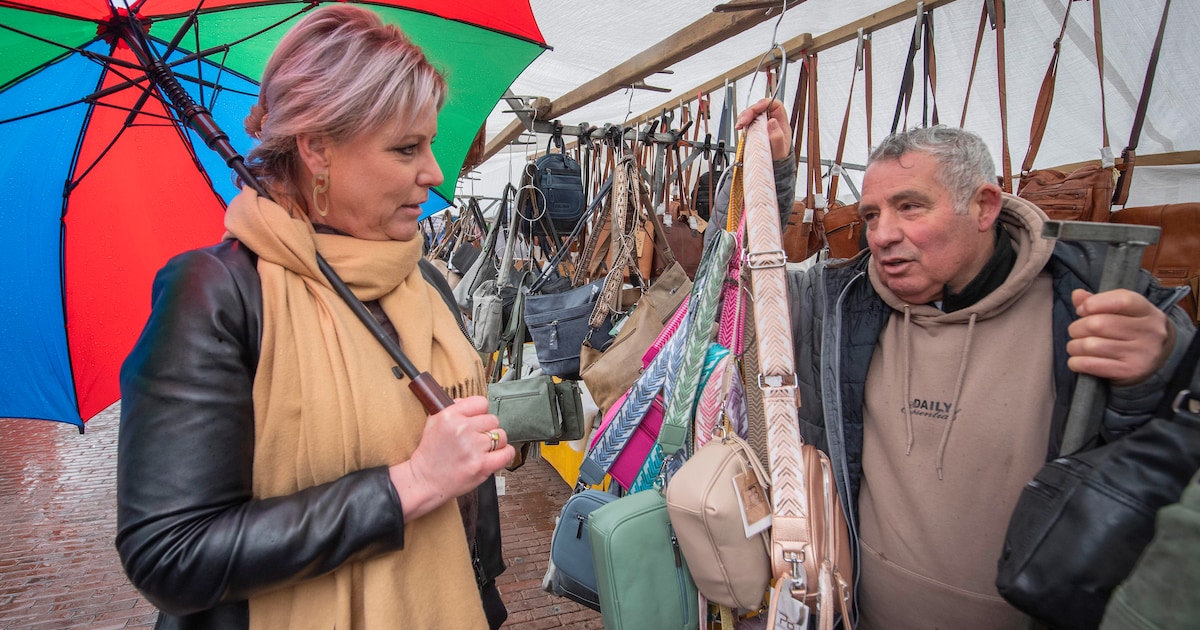 Minister Letschert op de markt in haar Helmond: ‘Wat leuk je weer te ...