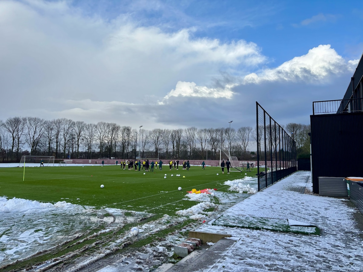 Sébastien Haller bij eerste training van FC Utrecht in 2026 alweer ...