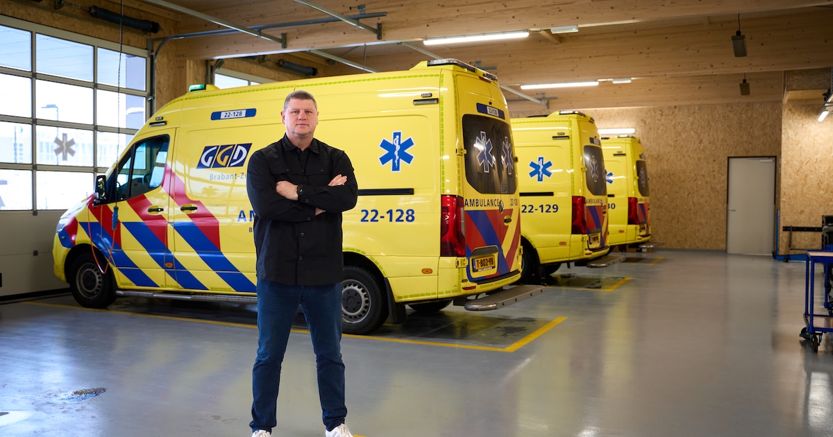 ‘De mooiste ambulancepost van Nederland’ staat in Helmond: chauffeurs en verpleegkundigen ...