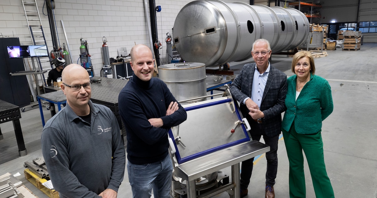 Van varkensboer tot hightech metaal: na 45 jaar draagt Van Bussel zijn ...