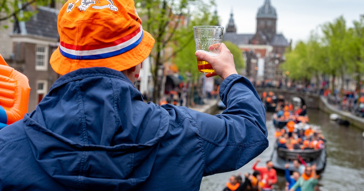 Zo voorkom je een kater op Koningsdag: geen vette hap, wel water ...