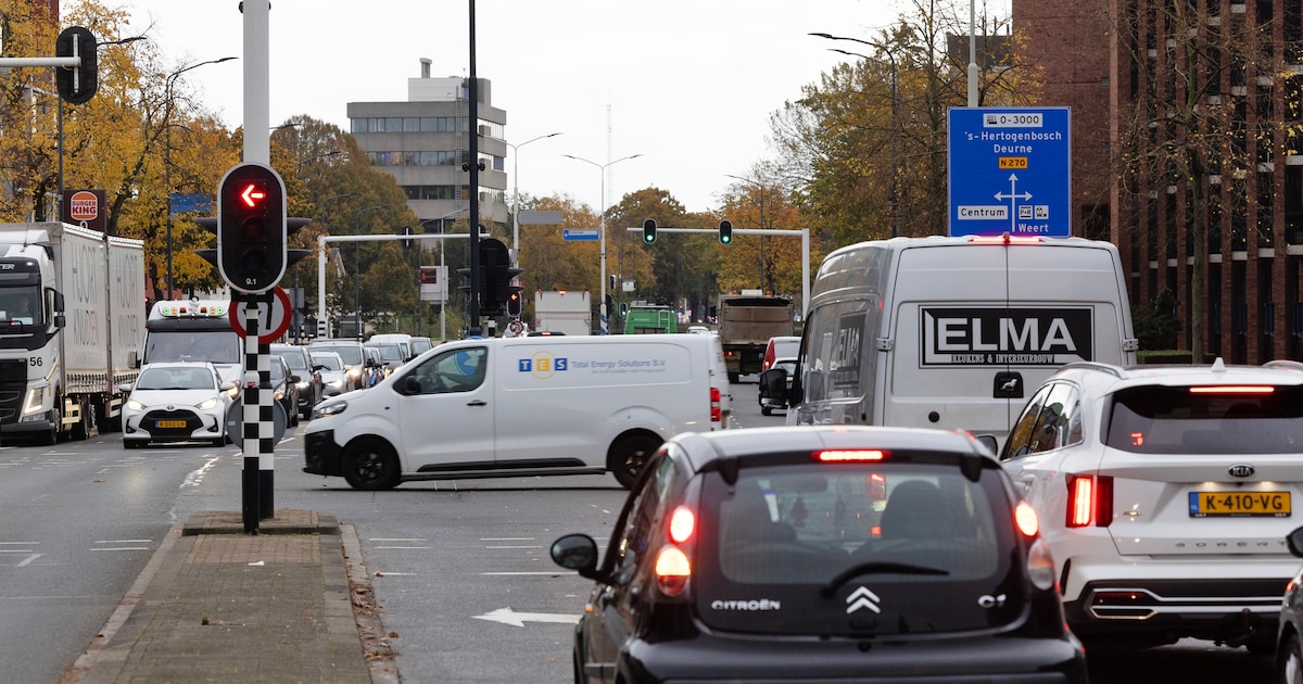Meer rotondes in Helmond? ‘We hebben echt te veel verkeerslichten ...
