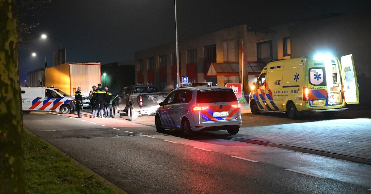 Caféruzie loopt uit de hand in Breda, man (22) rijdt opzettelijk tegen ...