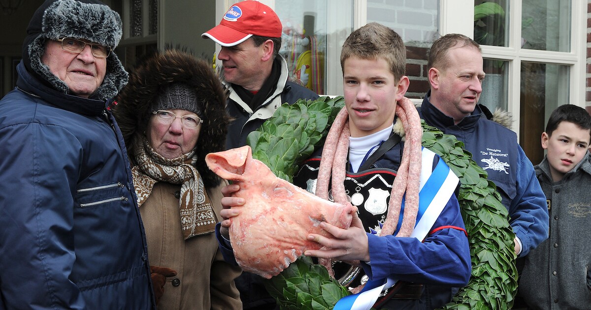 Een goed paard en geluk, dat heb je nodig om Koning van de Metworst te ...