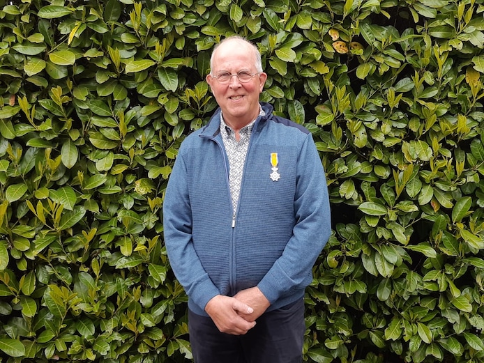 Twee leden en een Ridder tijdens de lintjesregen in Bergeijk | Lintjes ...