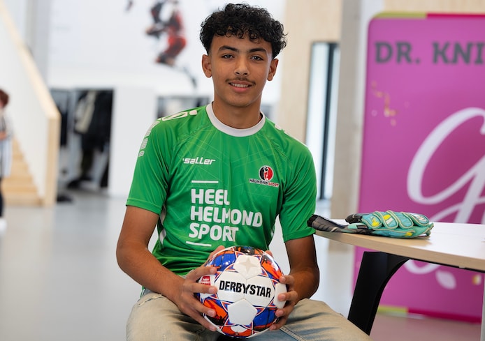 15-jarige Helmondse keeper van 1 meter 90 voetbalt plots voor Marokko ...
