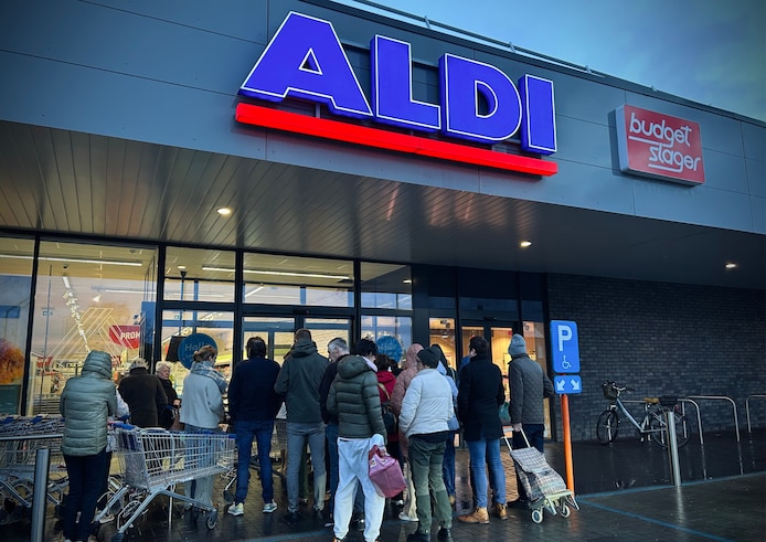 Kunstliefhebbers zorgen voor stormloop bij Aldi in België: ‘Je kan niet ...