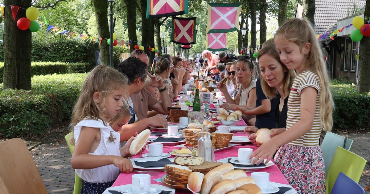 Zelfs verjaardag wordt eerder gevierd om bij de Dorpsbrunch in Hooge Mierde te kunnen zijn ...