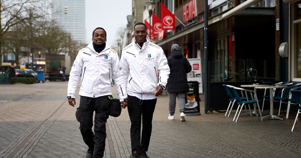 Witte jasjes veroveren ook de Kruisstraat en Woenselse Markt, rouw om ...