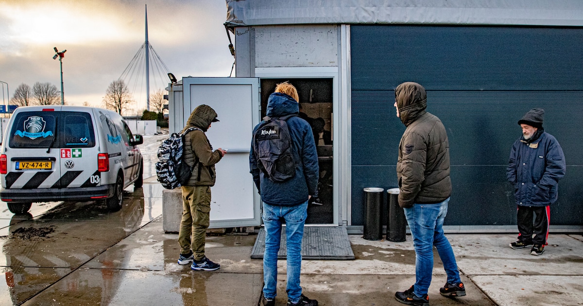 Winteropvang voor daklozen in Meerhoven weer open, ‘Spannend of de ...