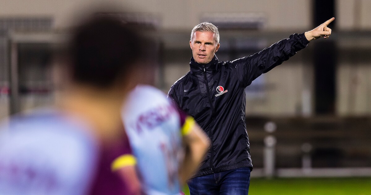 Debacle bij Jong PSV kost Helmond Sport-trainer Sven Swinnen de kop | Helmond Sport | ed.nl