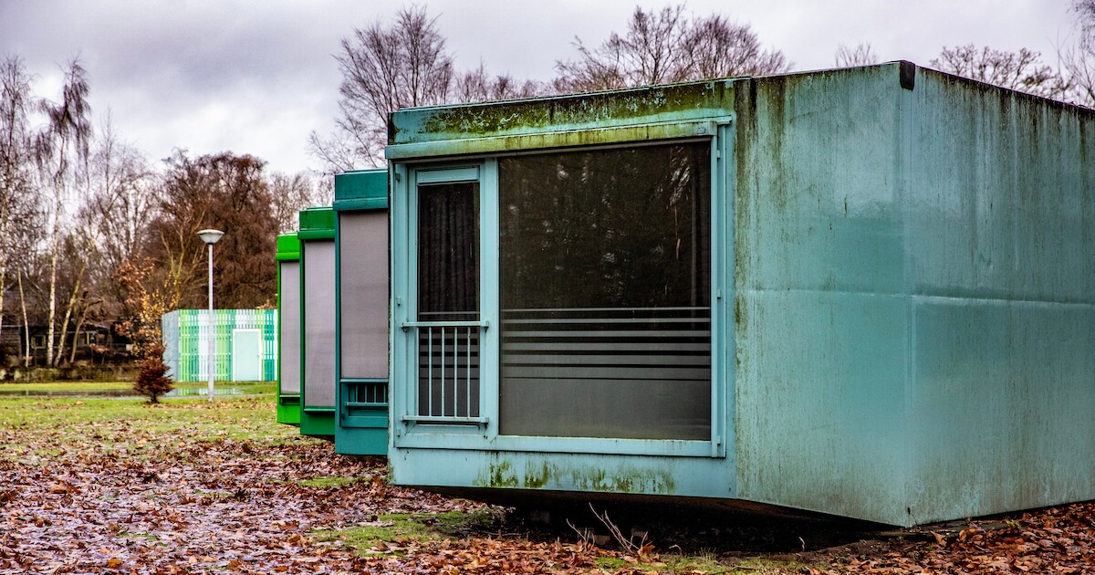 Schimmel maakt Veldhovense flexwoningen bijna onleefbaar ...