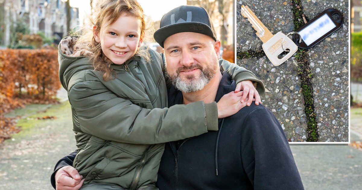 Remke vindt een sleutel met telefoonnummer op straat, vader Ronald belt ...